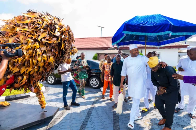 Popoola Unveils Commissioned Sculpture At Oba Elegushi Palace