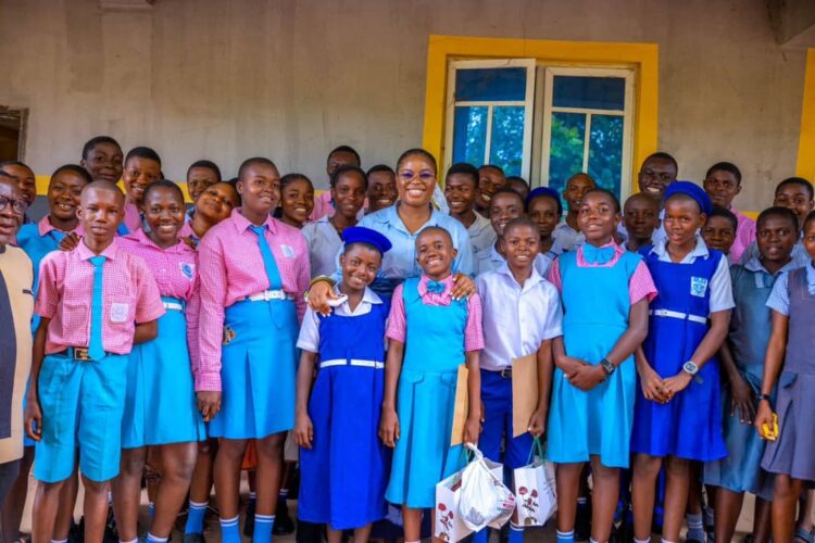 Enugu Deputy Gov's Wife Unveils Reading Club For Sec School Students