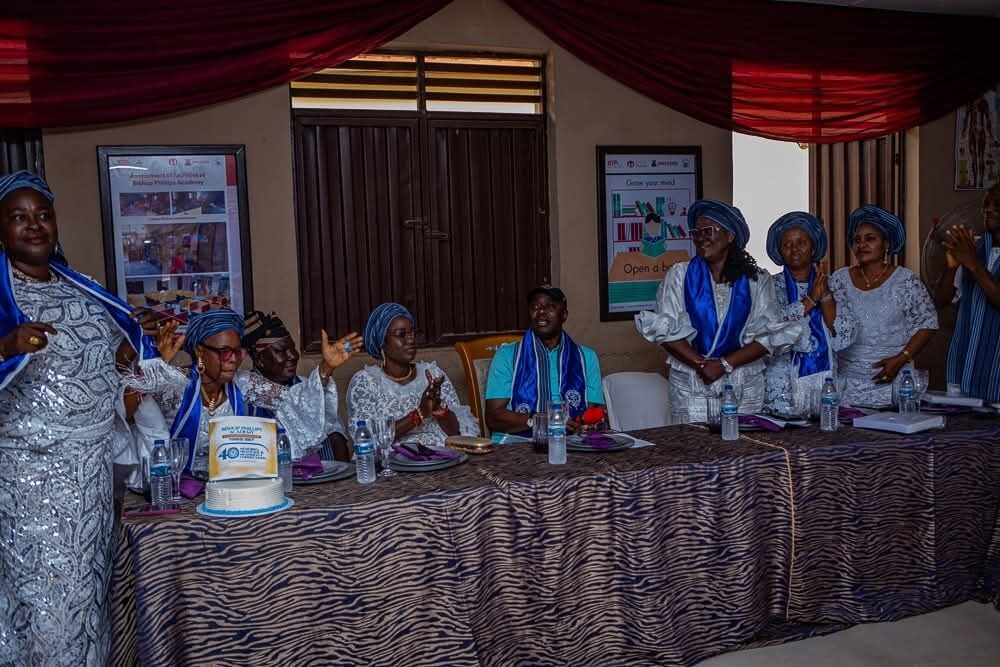 PICTORIAL: Makinde, Ex-Classmates To Raise N500m For Projects In Ibadan ...